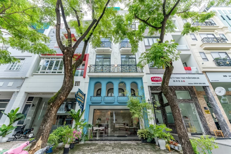 About Us - Golden Star Apartment